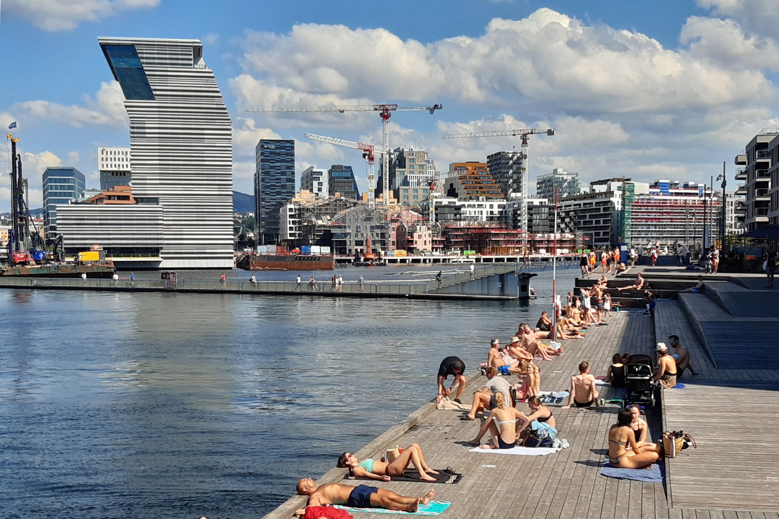 Protecting vulnerable communities from urban heatwaves